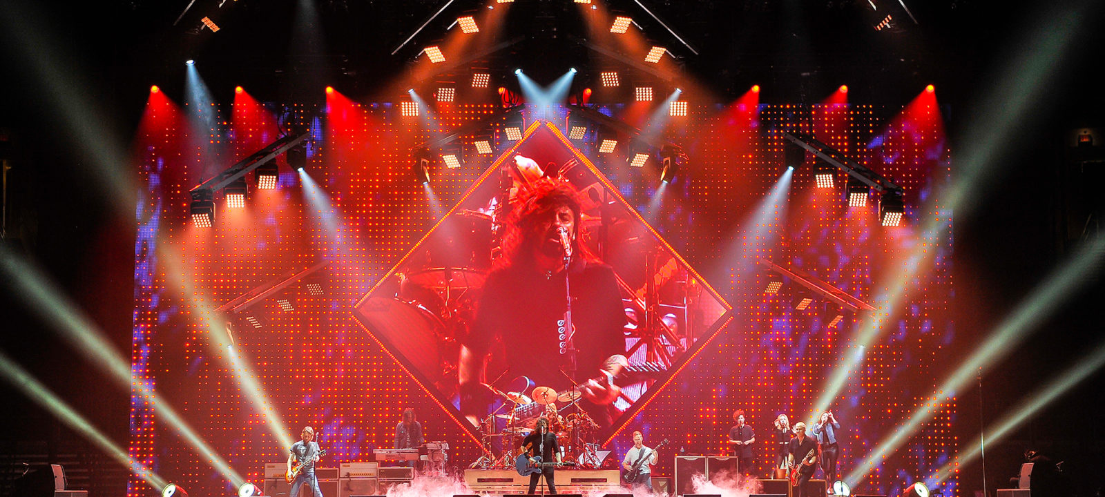 Dan Hadley Rocks MagicPanel-Fx with Foo Fighters Concrete and Gold Tour ...